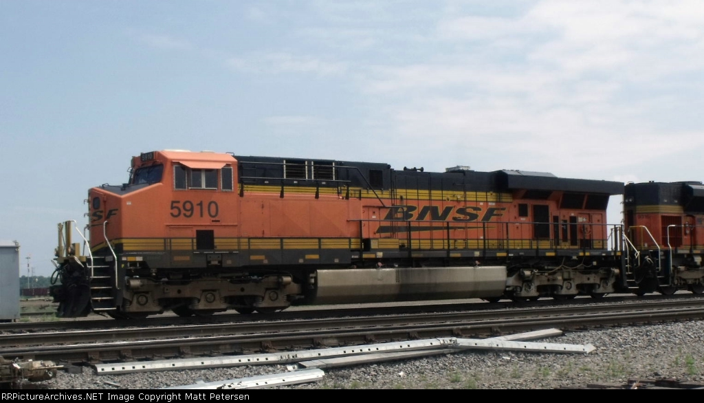 BNSF 5910